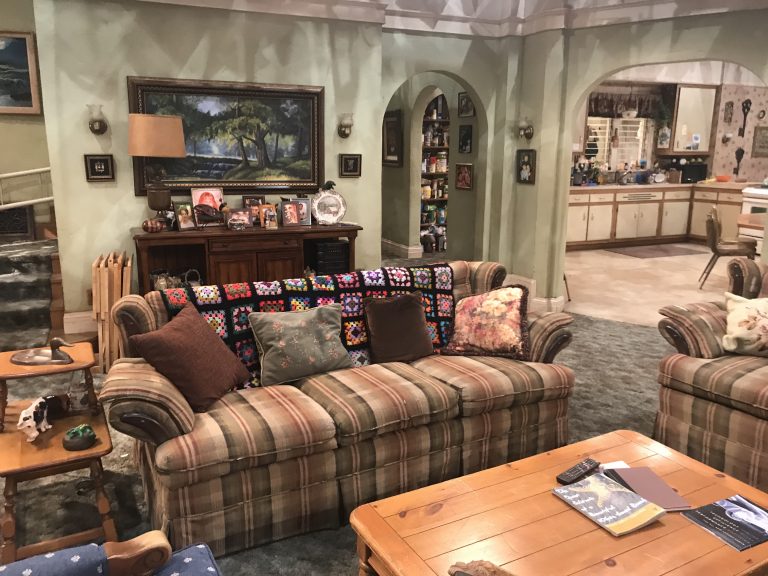 Roseanne Set Photos and Exclusive Cast Interview