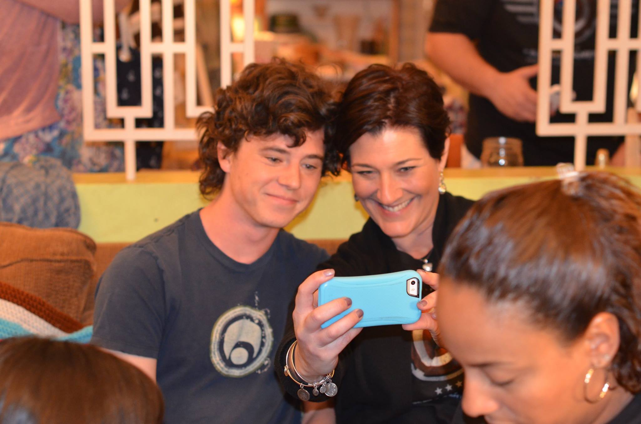 The Middle Set Visit - a fun look with exclusive photos